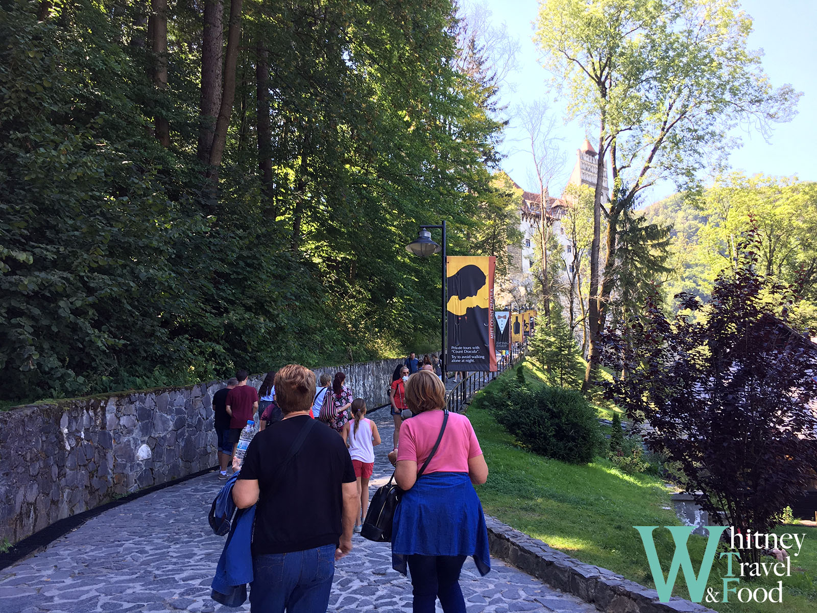 [羅馬尼亞.布蘭] 布蘭城堡(Bran Castle)：沒有吸血鬼 只有滿滿觀光客的～德古拉吸血鬼城堡 | Whitney's Travel ...