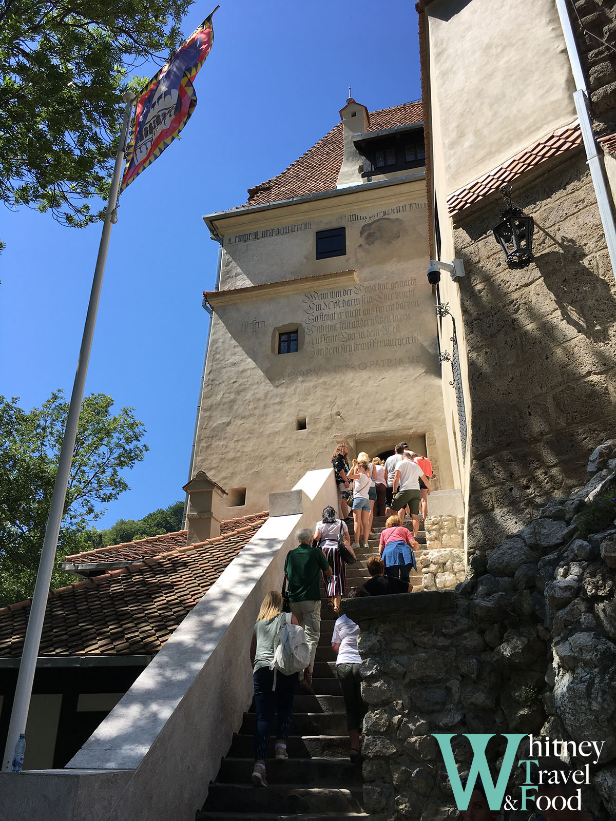 [羅馬尼亞.布蘭] 布蘭城堡(Bran Castle)：沒有吸血鬼 只有滿滿觀光客的～德古拉吸血鬼城堡 | Whitney's Travel ...