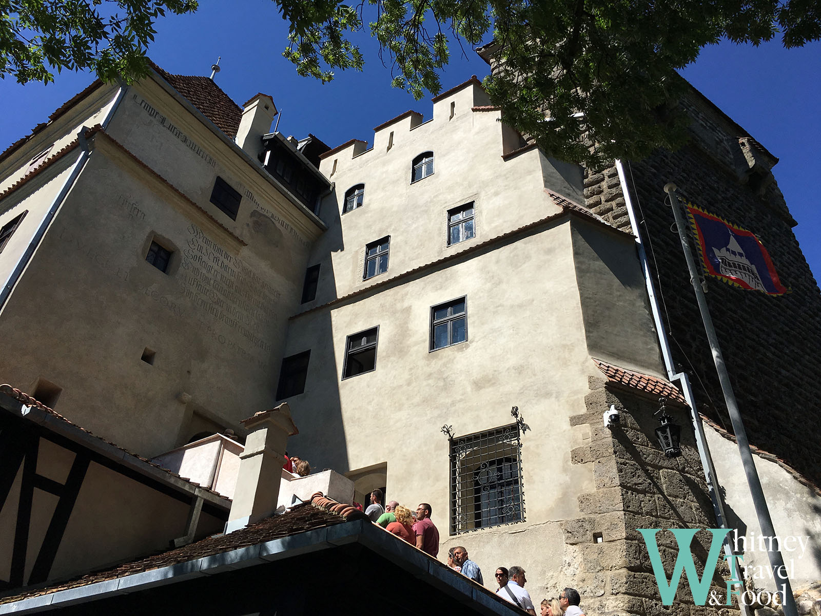 [羅馬尼亞.布蘭] 布蘭城堡(Bran Castle)：沒有吸血鬼 只有滿滿觀光客的～德古拉吸血鬼城堡 | Whitney's Travel ...